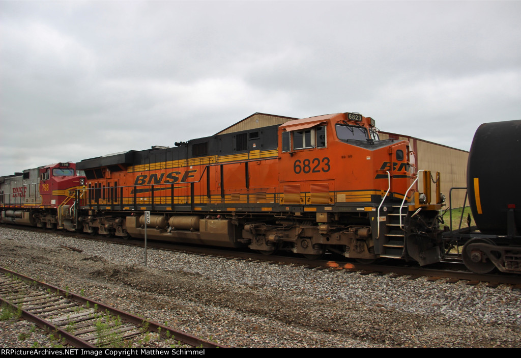 BNSF 6823
